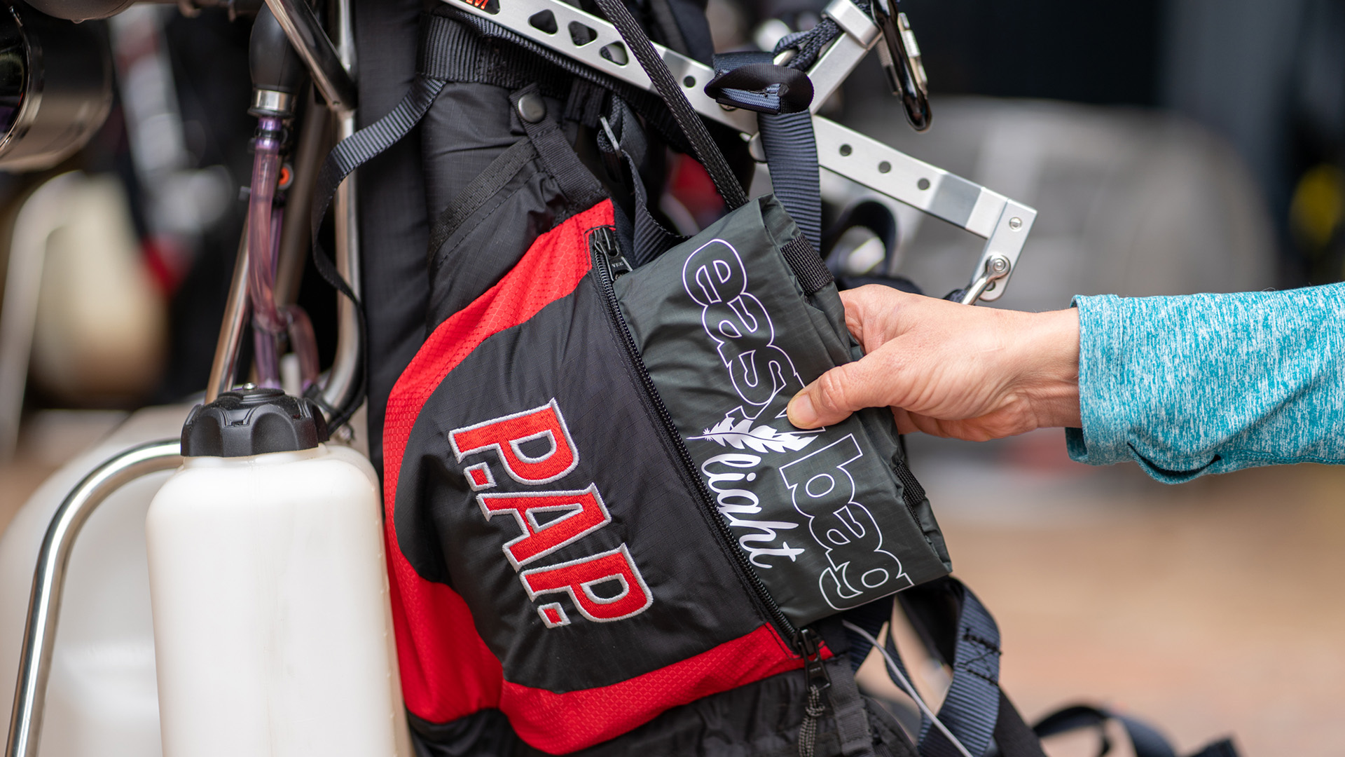 How to pack a wing into a stuff bag | Ozone Paramotor